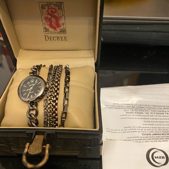 Decree | Accessories | Decree Woman Watch With Decorative Box And Paper ...